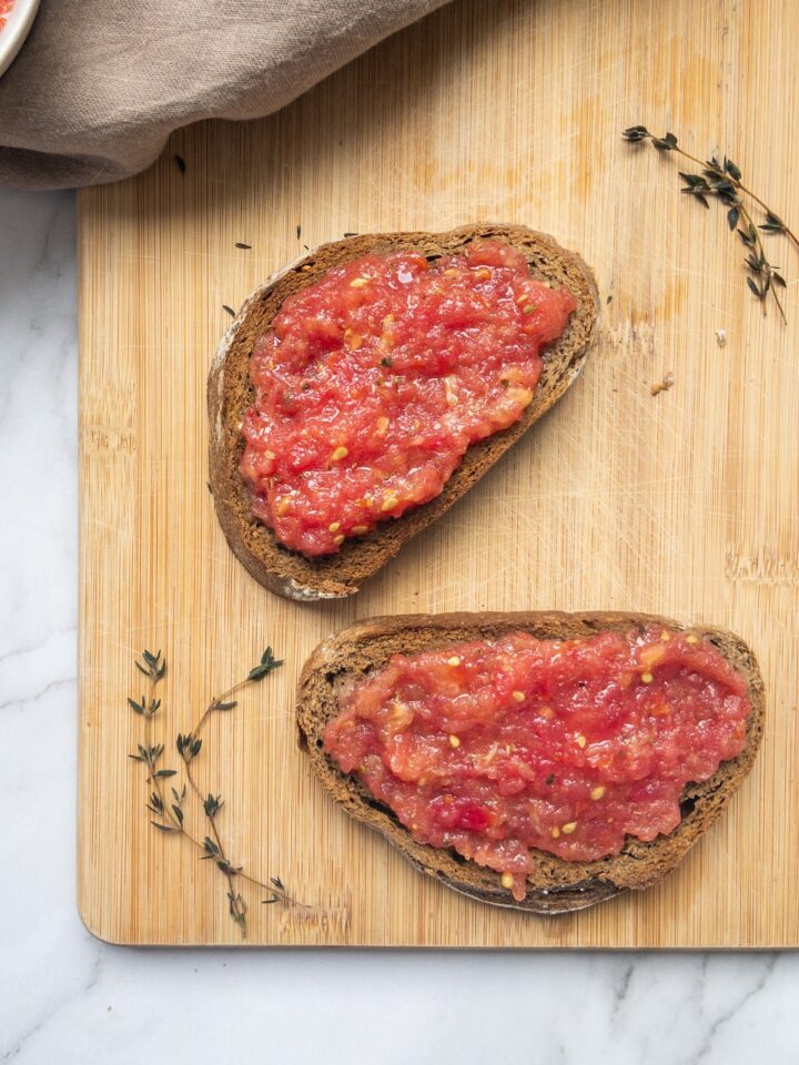Pa Amb Oli (Bread with tomato recipe from Spain)