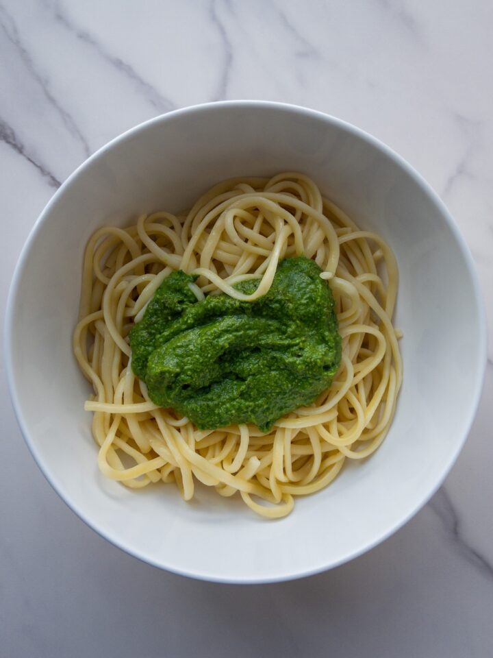 Easy Pasta al Pesto Recipe (Linguine with Basil Pesto)